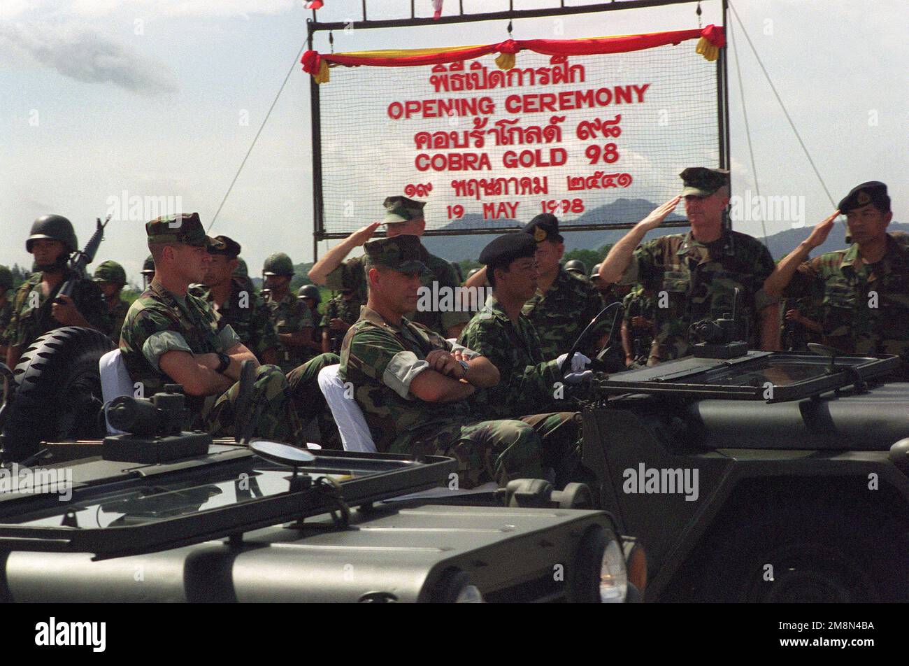 US Marine Corps Lieutenant General Libutti reviewing his troops at ...