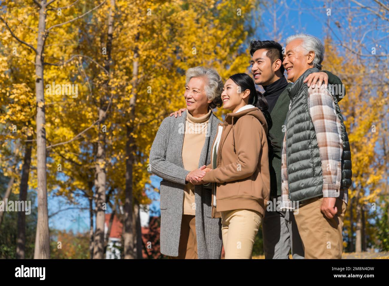 Happy family images hi-res stock photography and images - Alamy