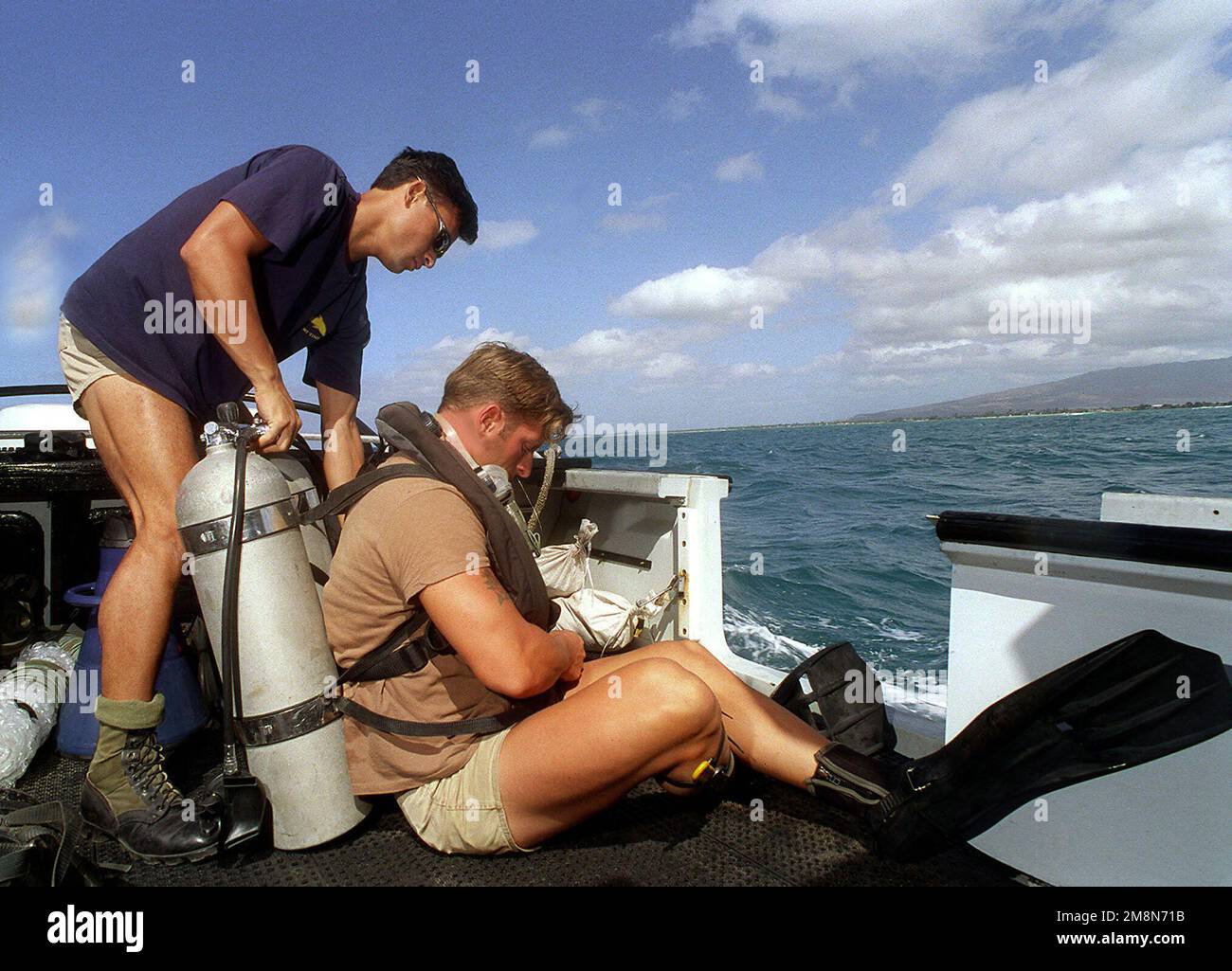 US Navy Explosive Ordnance Disposal Technician BM2 (EOD/PJ) Von Vaughn ...