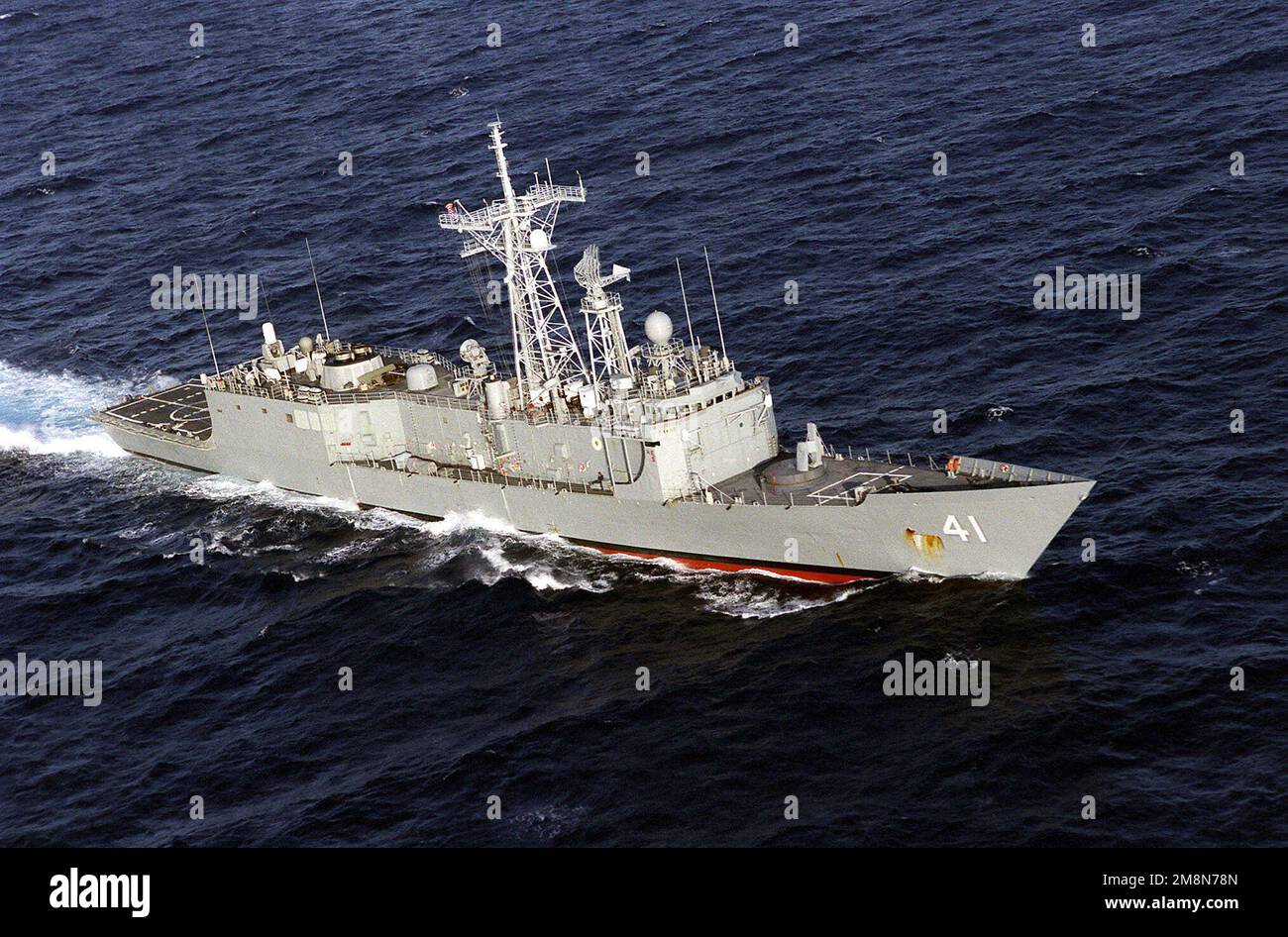 Starboard bow view of the Oliver Hazard Perry class frigate USS ...