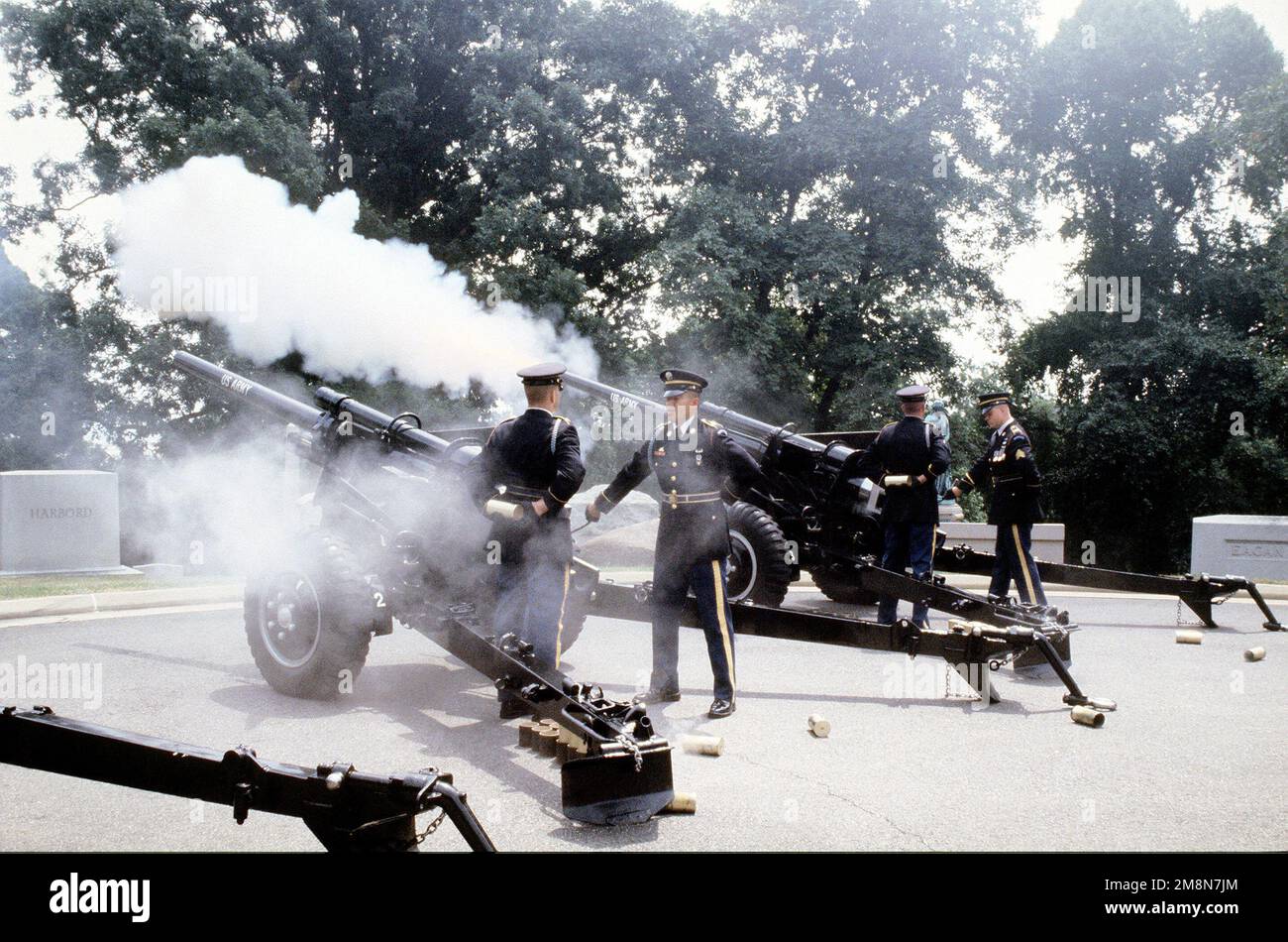 Presidential salute gun battery hi-res stock photography and images - Alamy