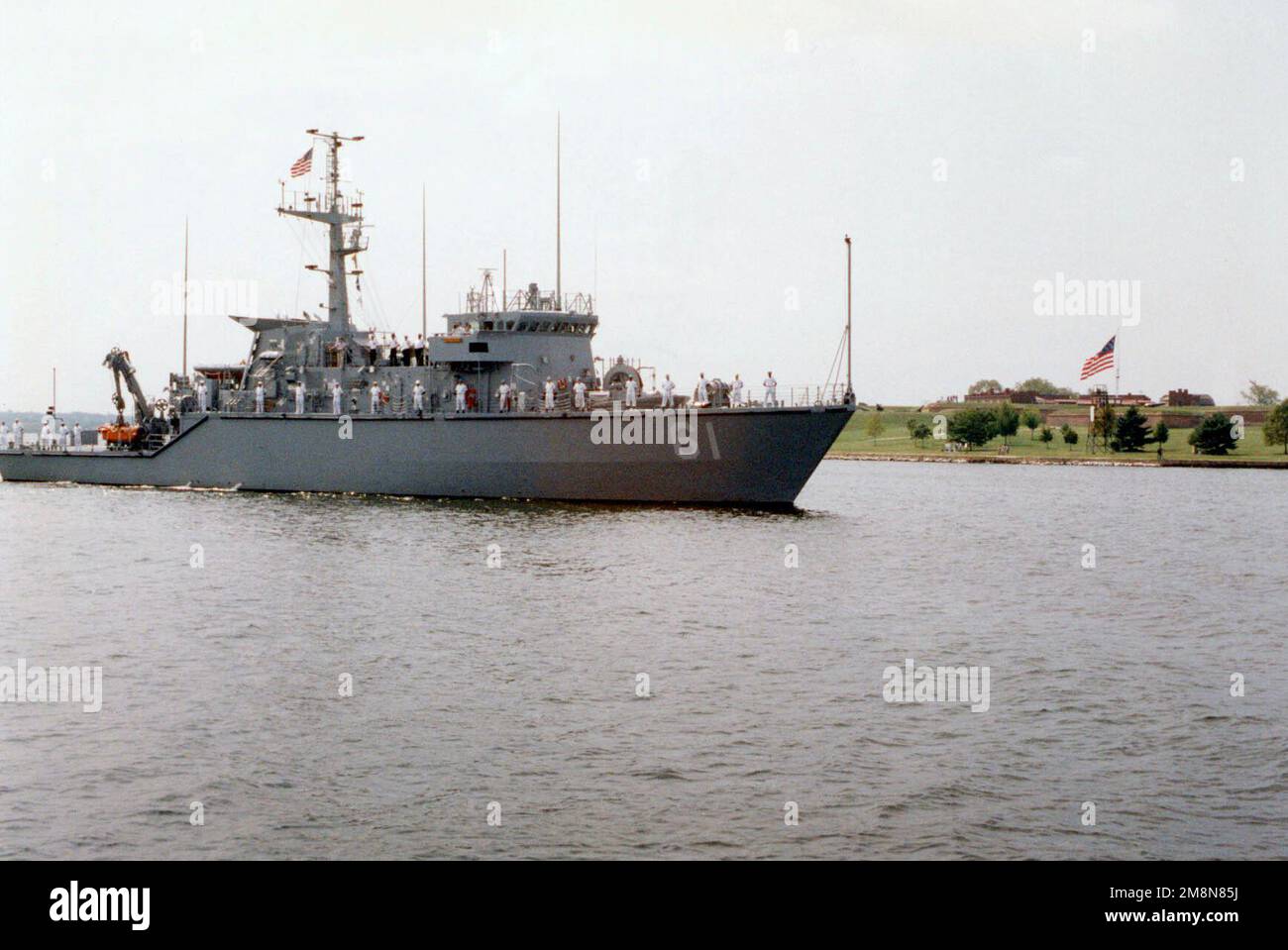 Starboard bow view of the US Navy (USN) OSPREY CLASS (MINEHUNTER ...