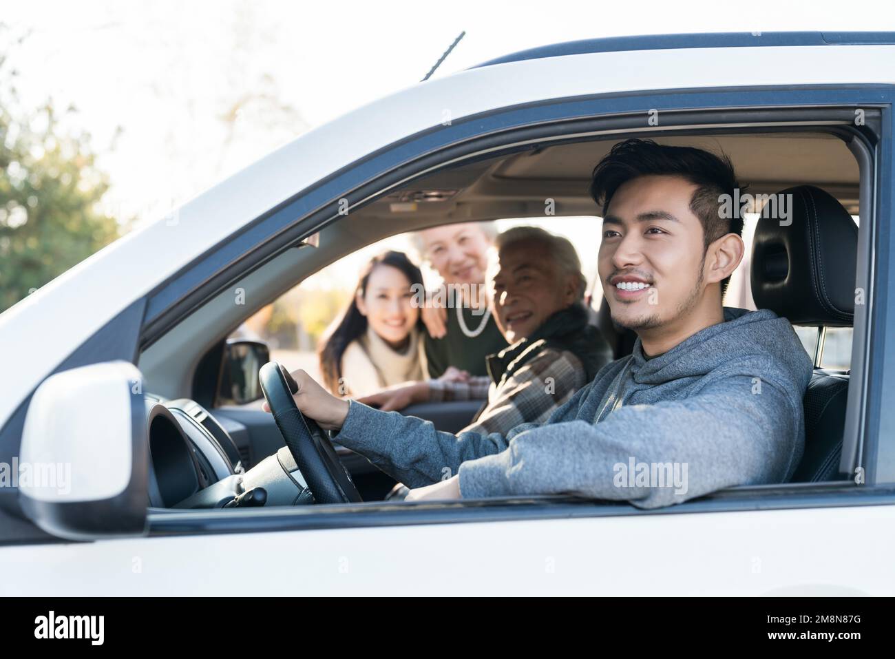 Happy family road trip Stock Photo - Alamy