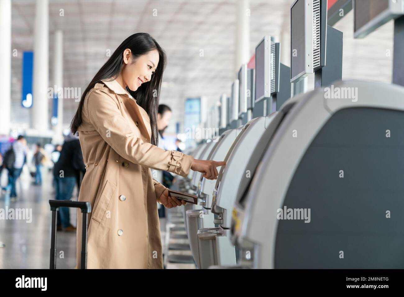 Business women use vending machine at the airport Stock Photo - Alamy