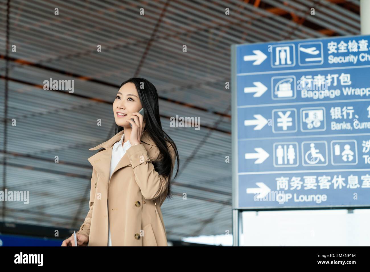Business woman make a phone call at the airport Stock Photo - Alamy