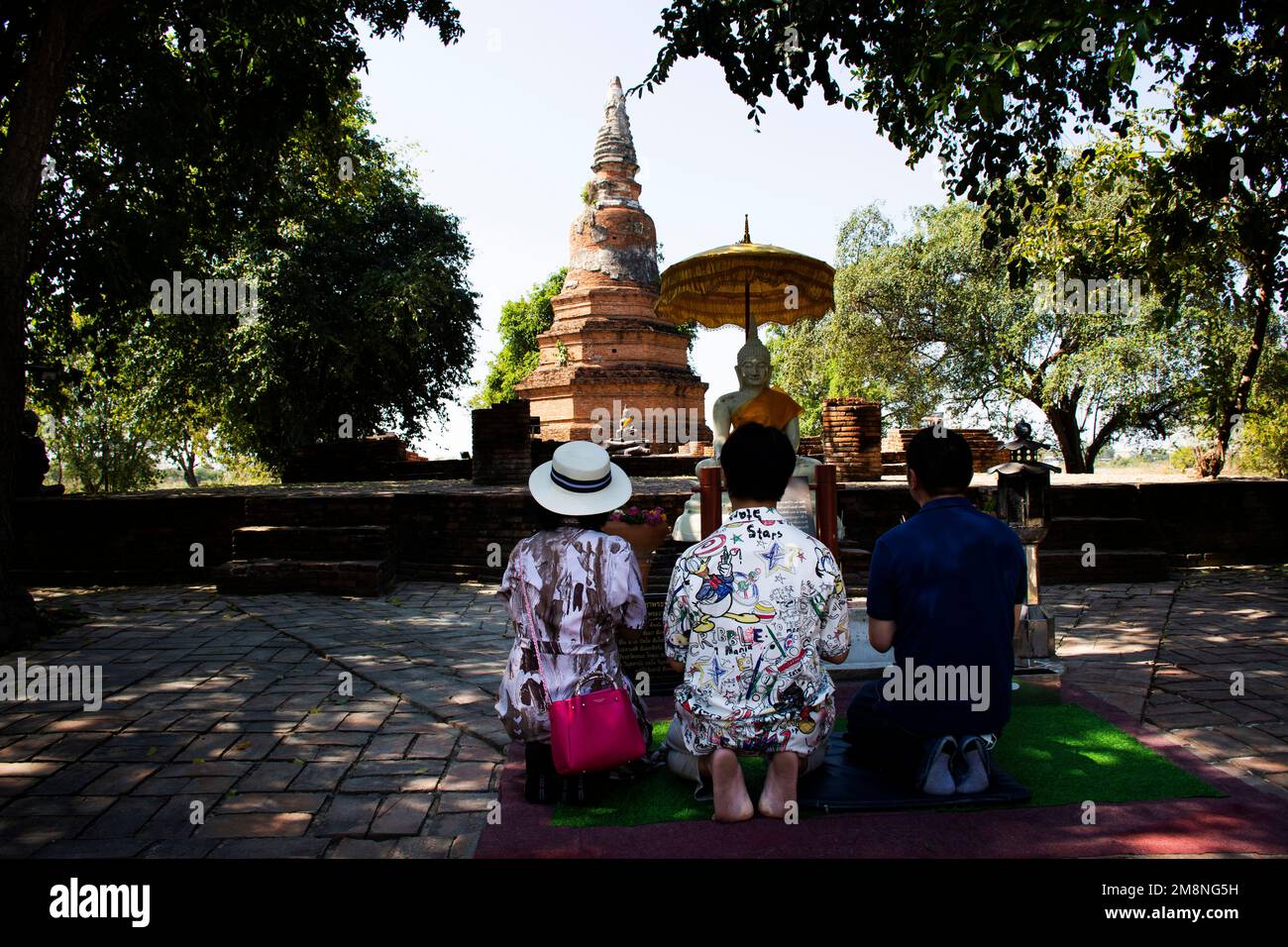 Ancient antique buddha statue and ruins old chedi stupa for thai people ...