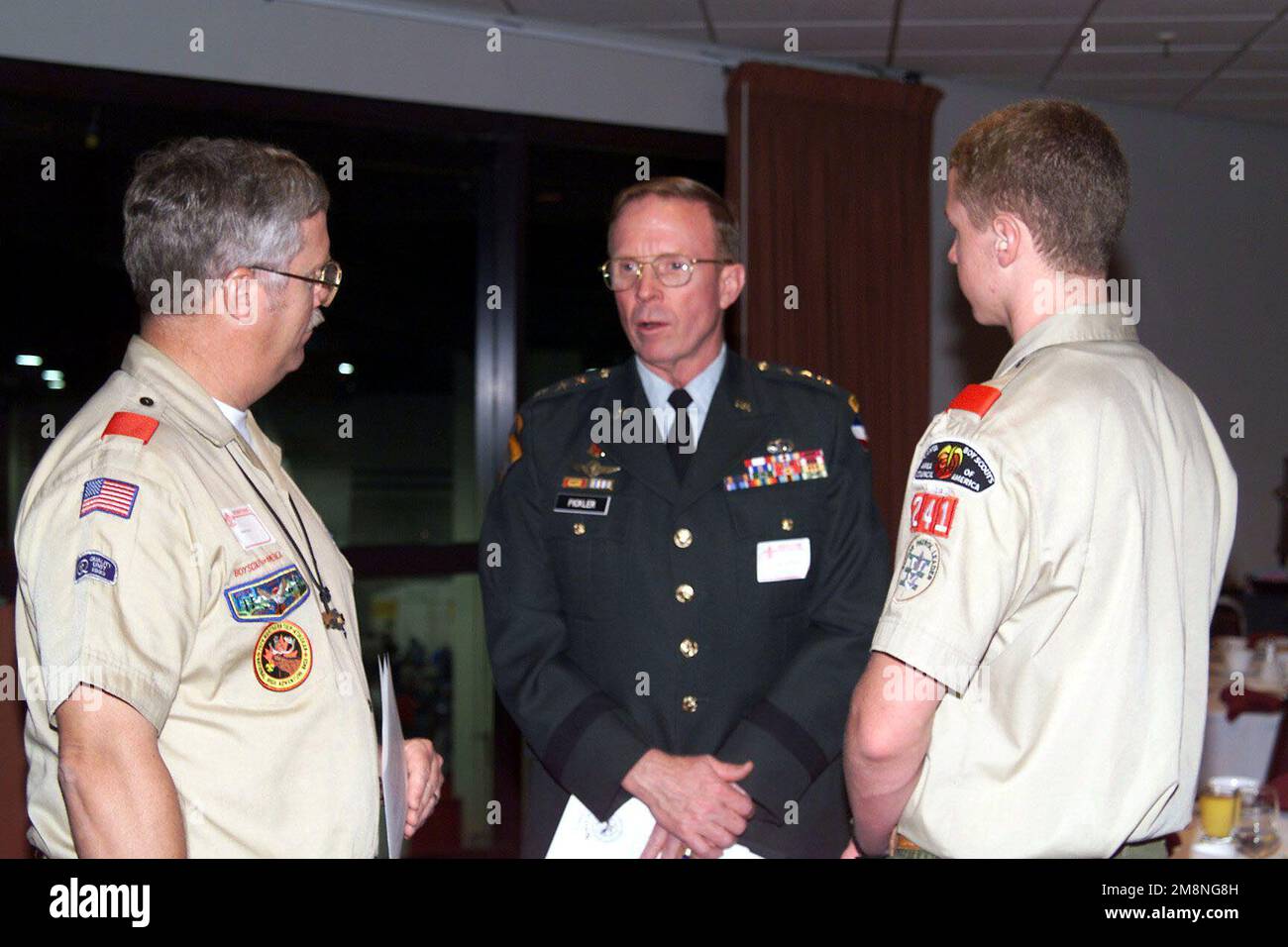 US Army Lieutenant General John M. Pickler (Center), CHIEF of STAFF ...