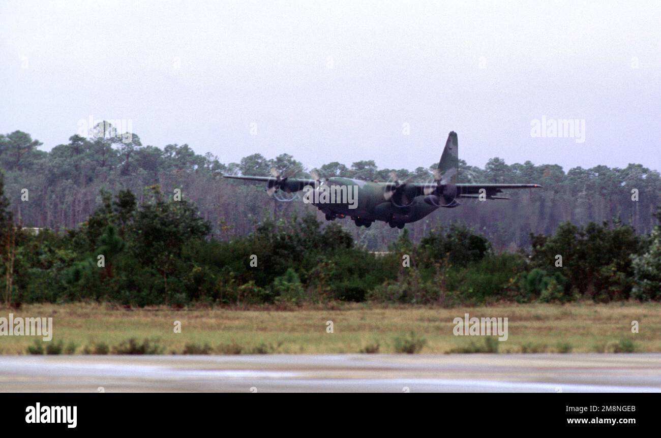 Long shot aircraft takes off hi-res stock photography and images - Alamy