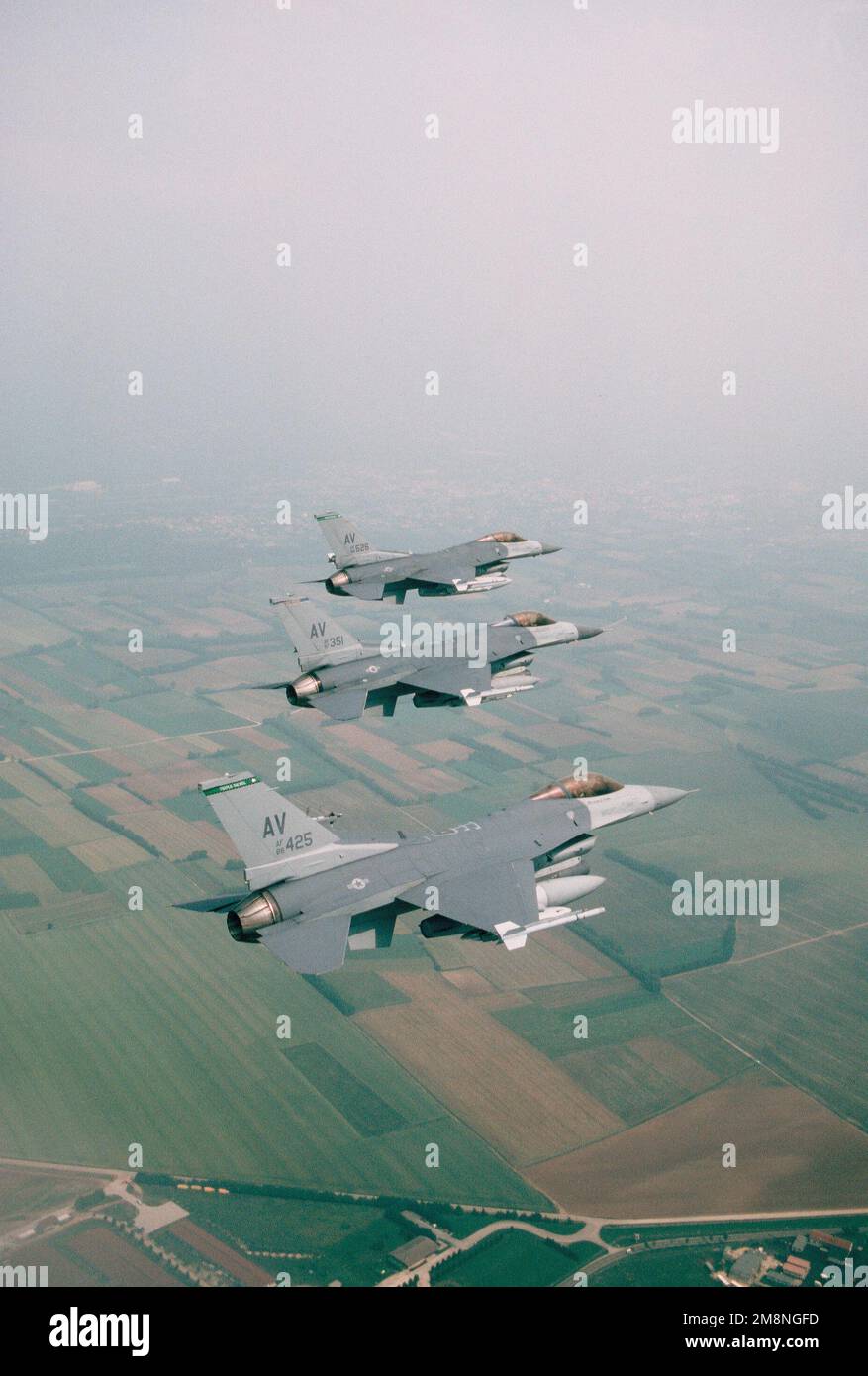 Italian airspace hi-res stock photography and images - Alamy