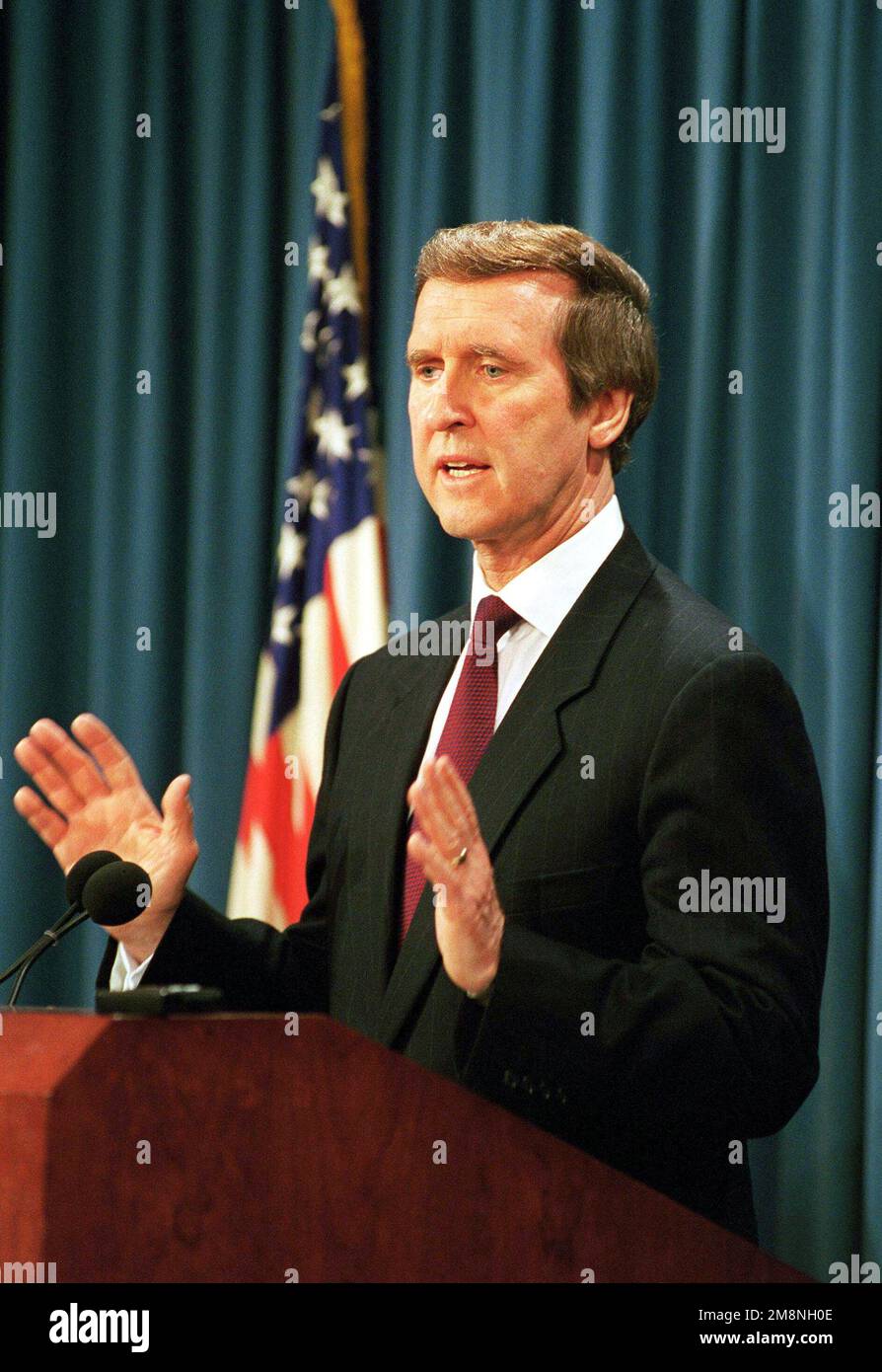 U s defense secretary william cohen hi-res stock photography and images ...