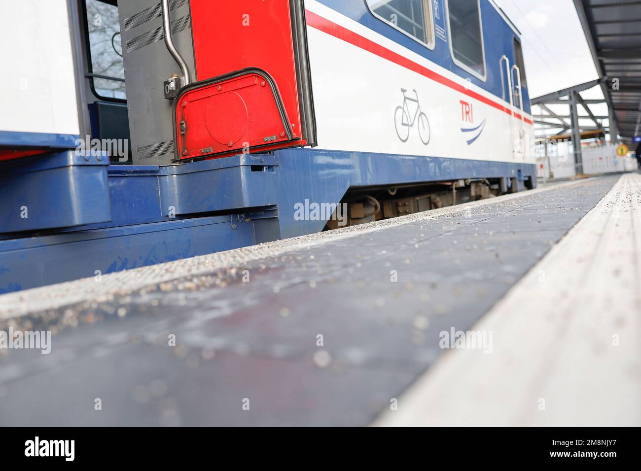 Step free entrance hi-res stock photography and images - Alamy