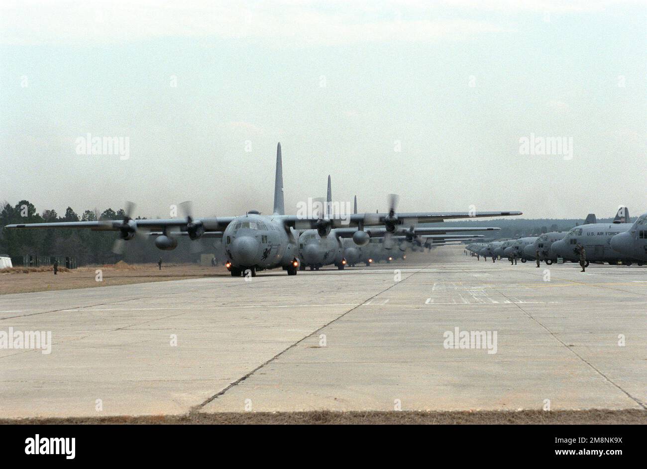 Engines roar hi-res stock photography and images - Alamy