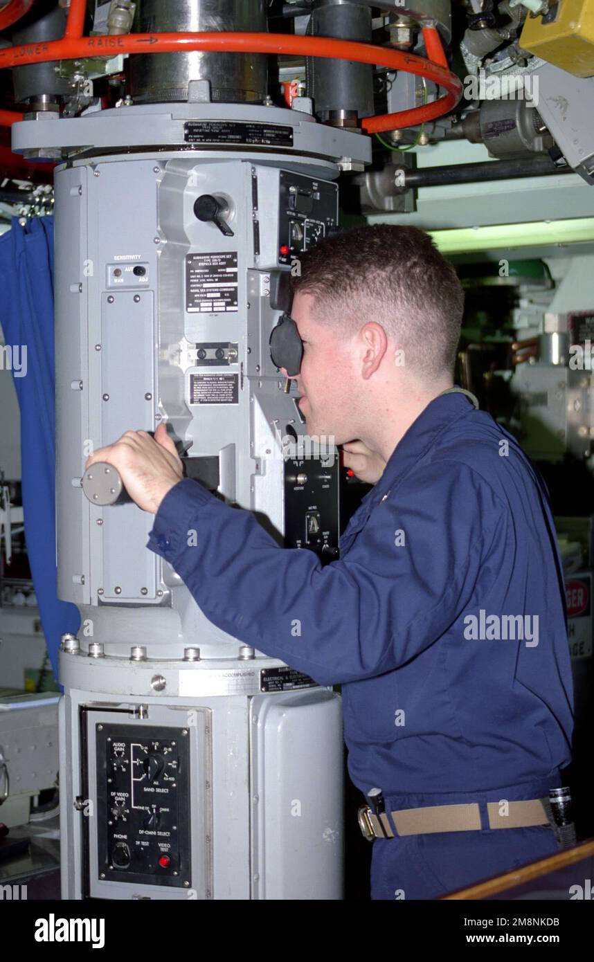990325-N-4912M-009. Base: USS Hartford (SSN 768 Stock Photo - Alamy