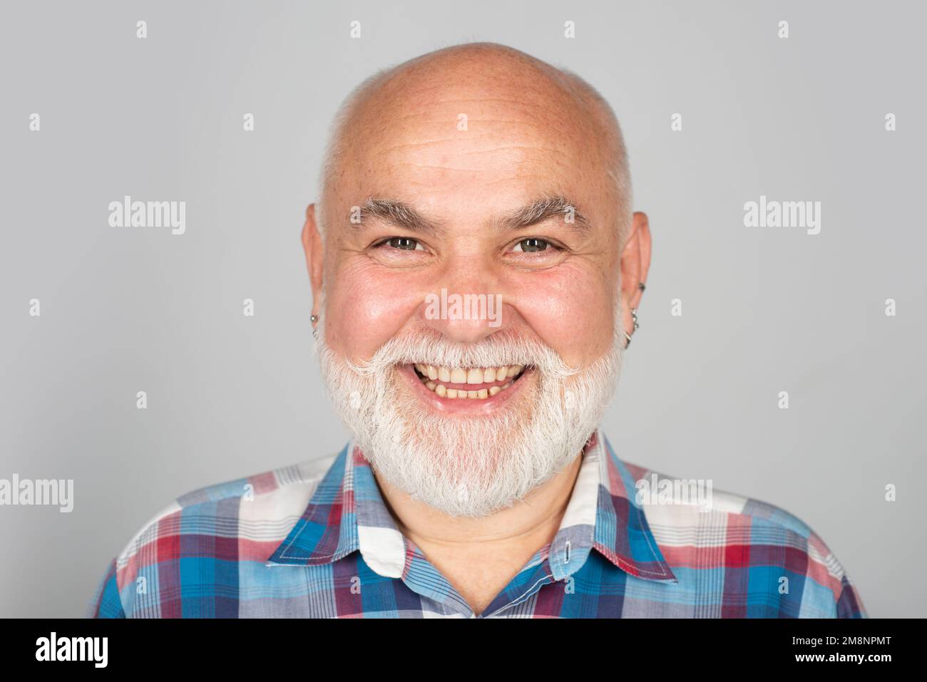 Old man smiley face hi-res stock photography and images - Alamy