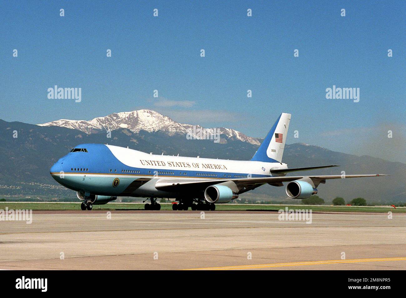 President William Jefferson Clinton is aboard Air Force One (VC-25 ...