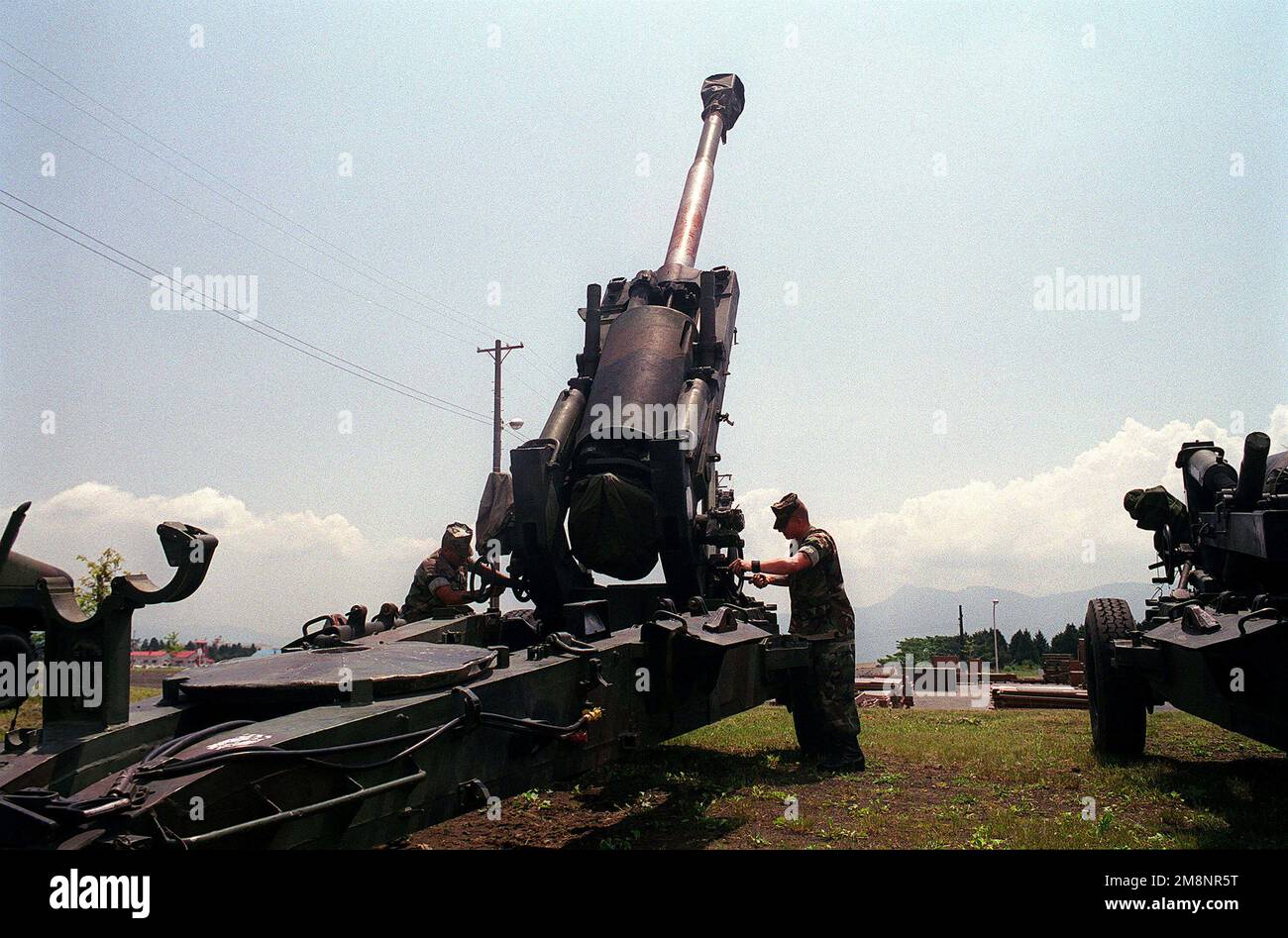 155 mm howitzer battery hi-res stock photography and images - Alamy
