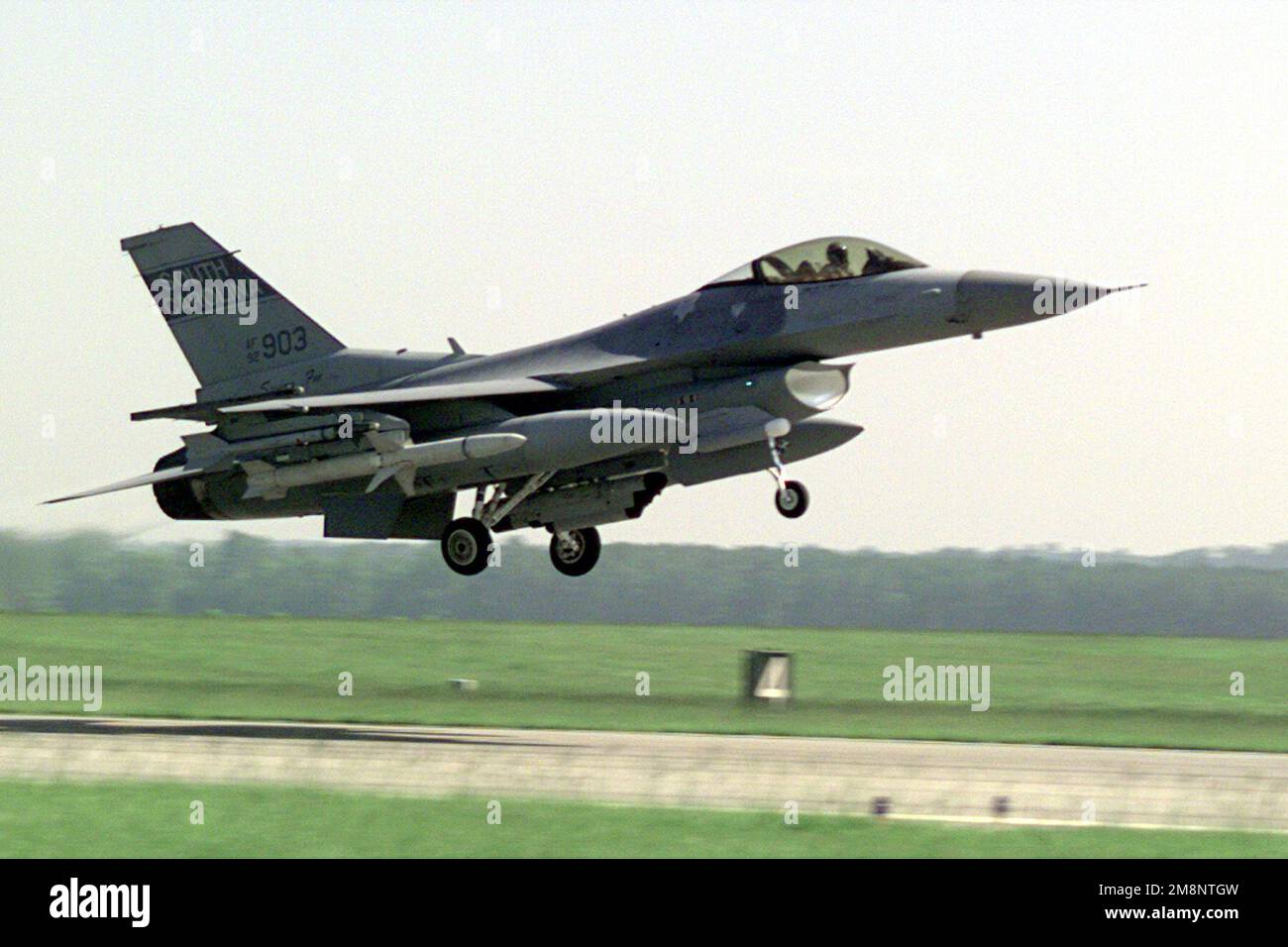 Lift off of an F-16C, Block 52, Figthting Falcon, 169th Fighter Wing ...