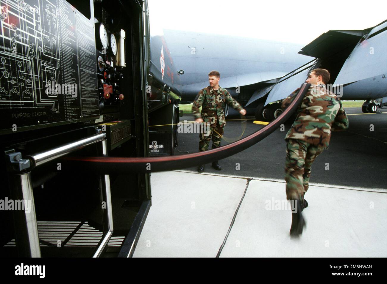 US Air Force MASTER Sergeant Steve Darby (left) and USAF SENIOR AIRMAN ...