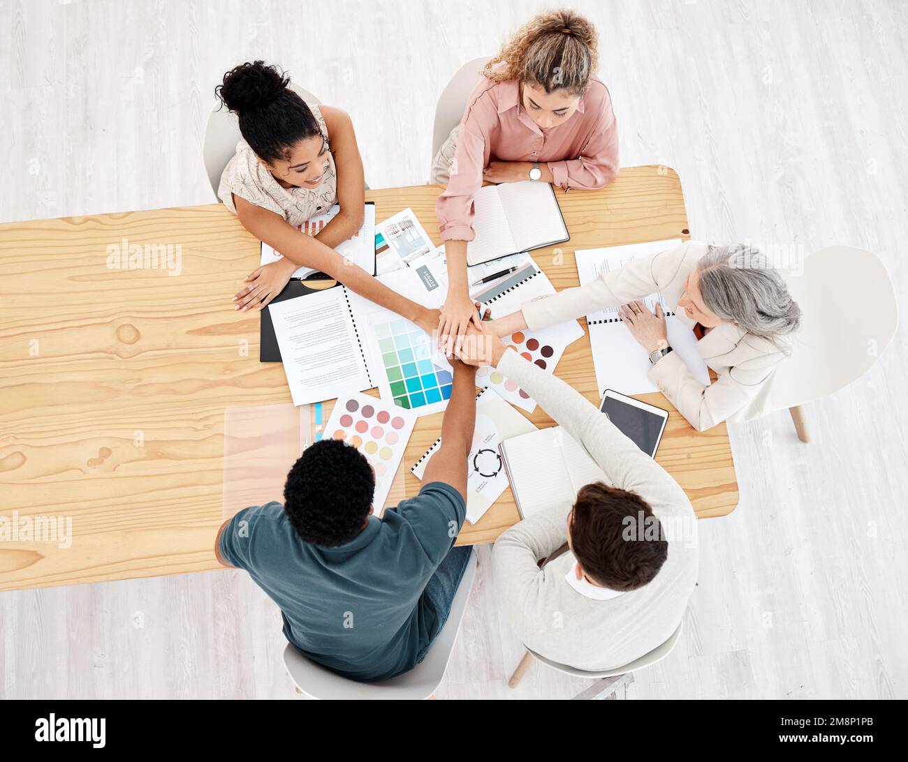 Diverse group five businesspeople hi-res stock photography and images ...