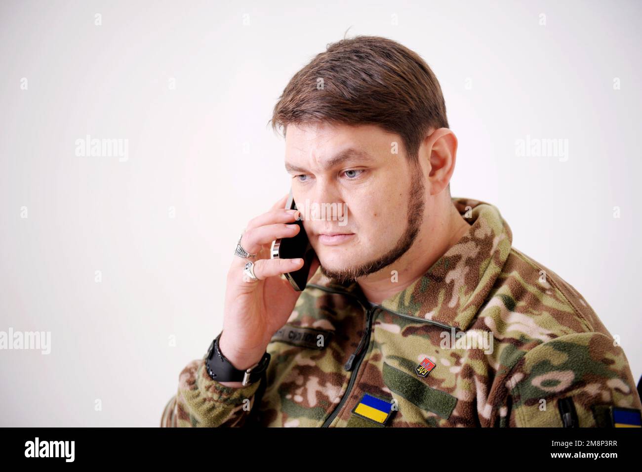 Soldier Mobile Phone, Military Man Camouflage Army Uniform calling ...