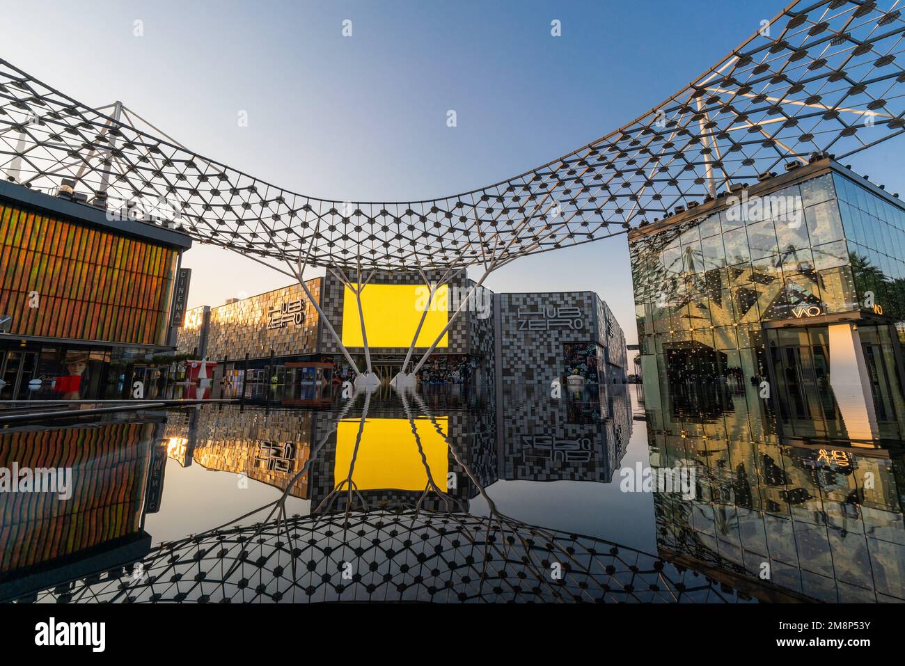 Vr shopping mall hi-res stock photography and images - Alamy