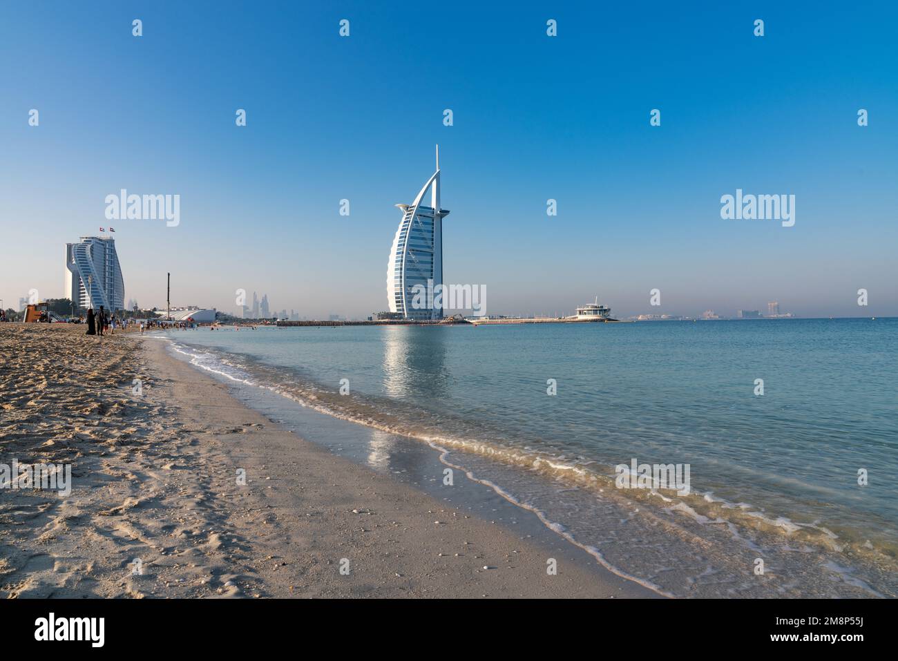 Dubai sailing hotel Stock Photo - Alamy