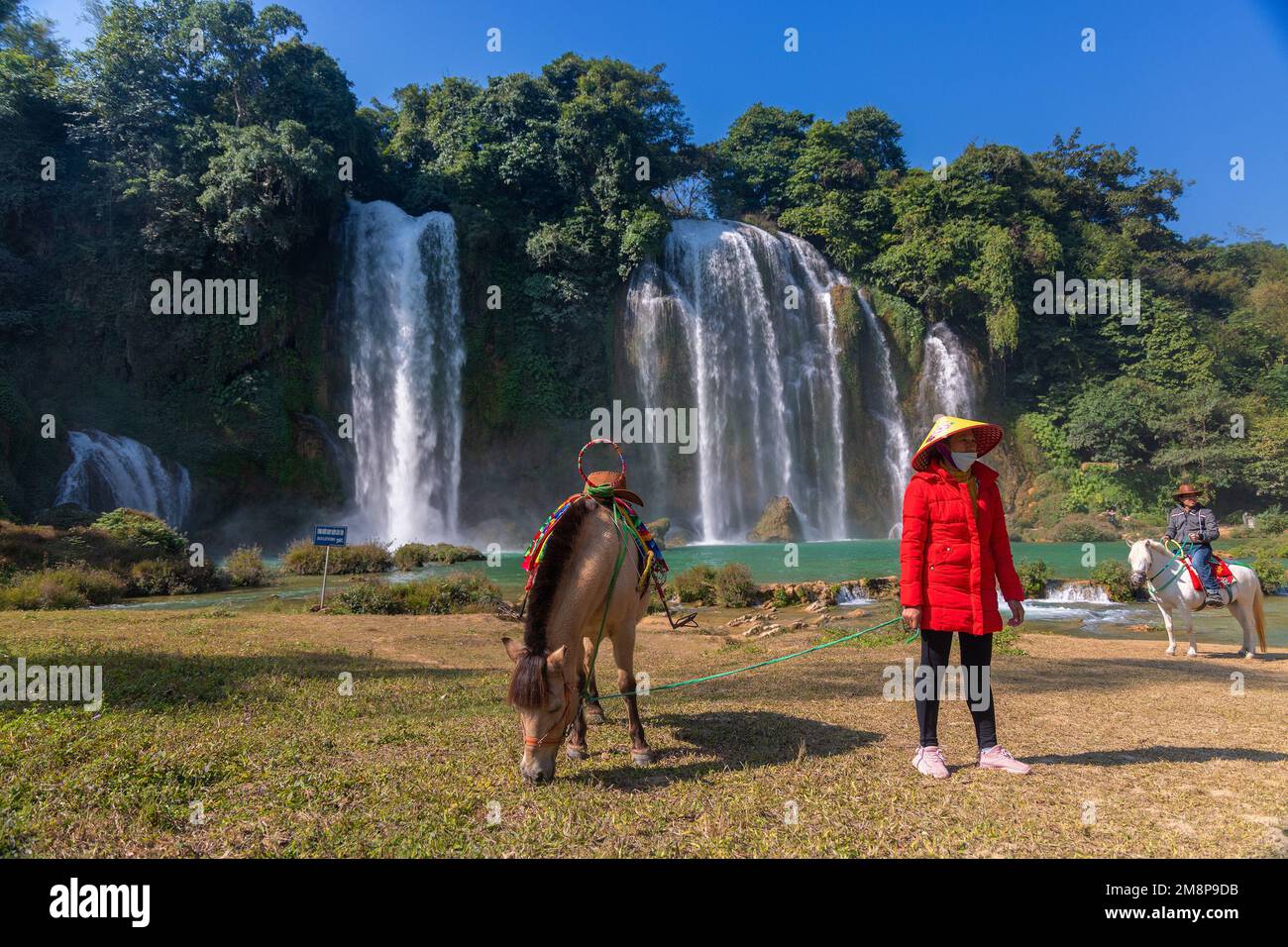 Ban Gioc waterfall on the border of Vietnam and China Stock Photo - Alamy
