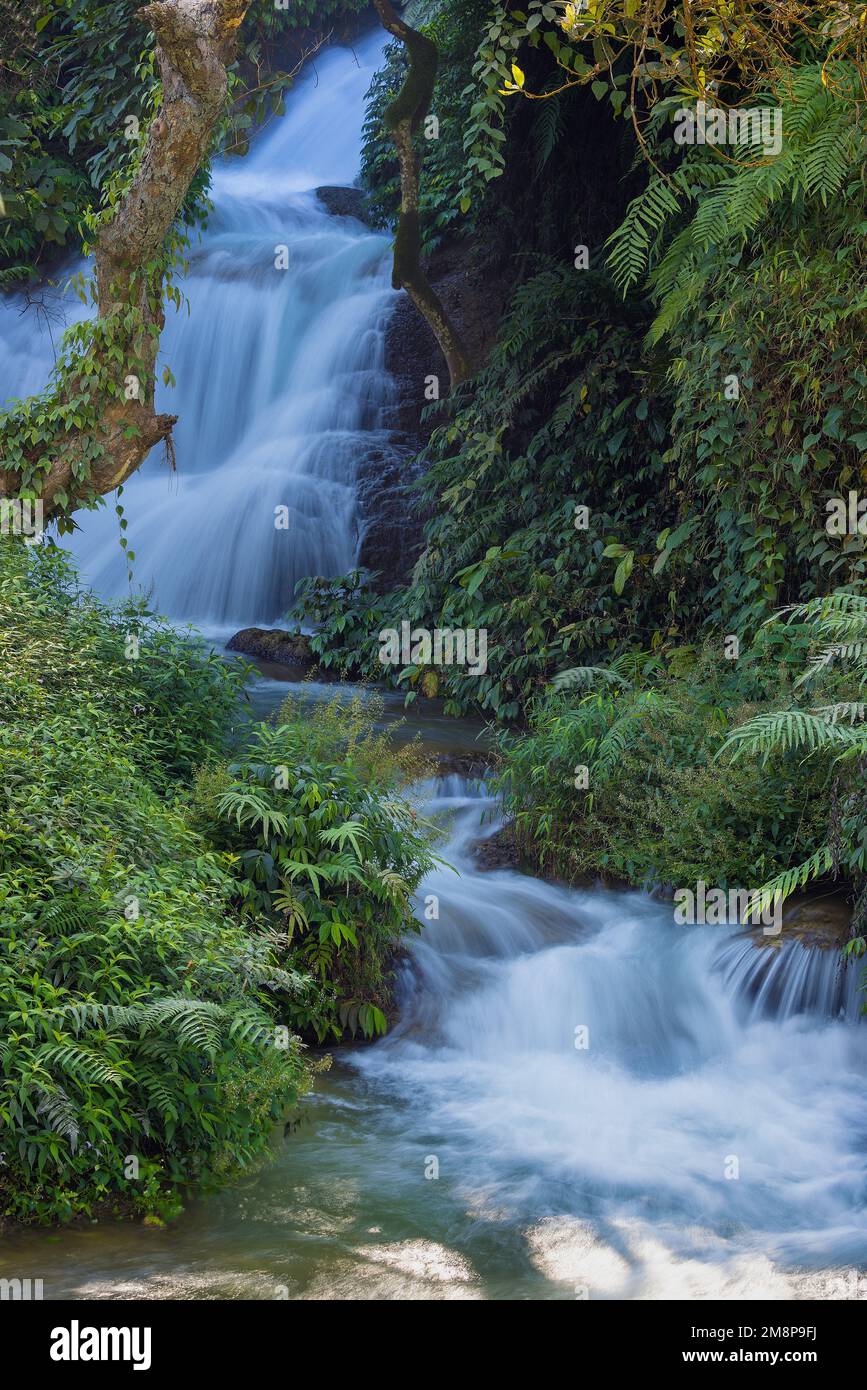 Ban Gioc waterfall on the border of Vietnam and China Stock Photo - Alamy