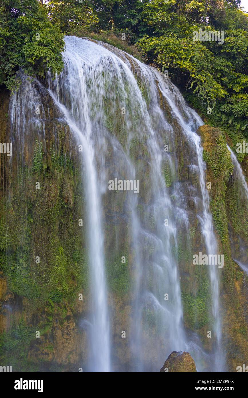 Ban Gioc waterfall on the border of Vietnam and China Stock Photo - Alamy