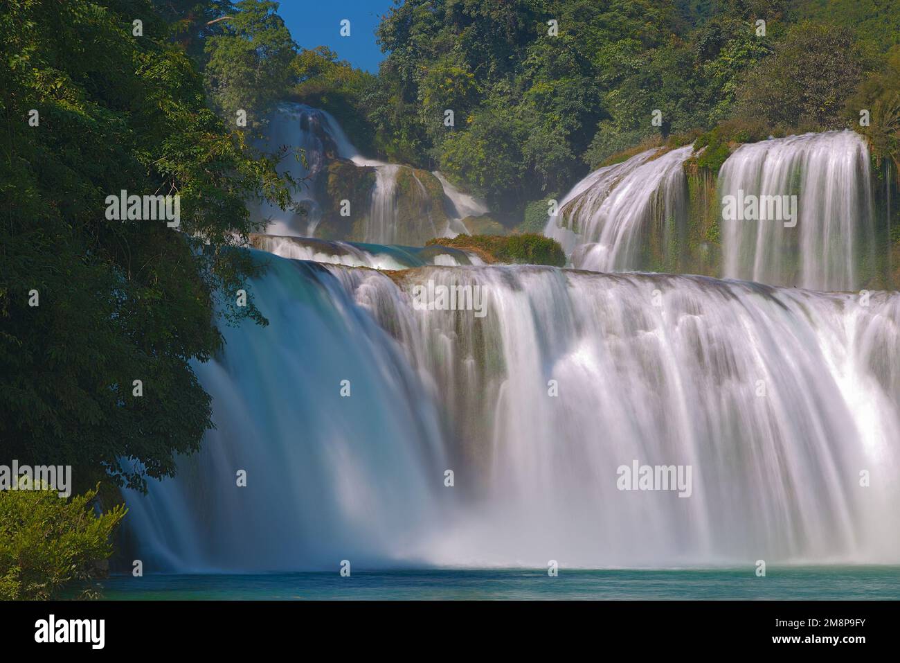 Ban Gioc waterfall on the border of Vietnam and China Stock Photo - Alamy