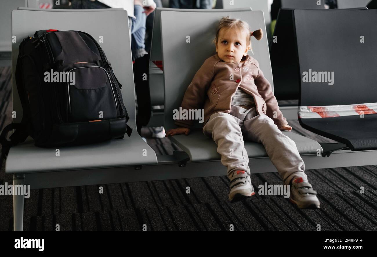 Child airport delay suitcase hi-res stock photography and images - Alamy