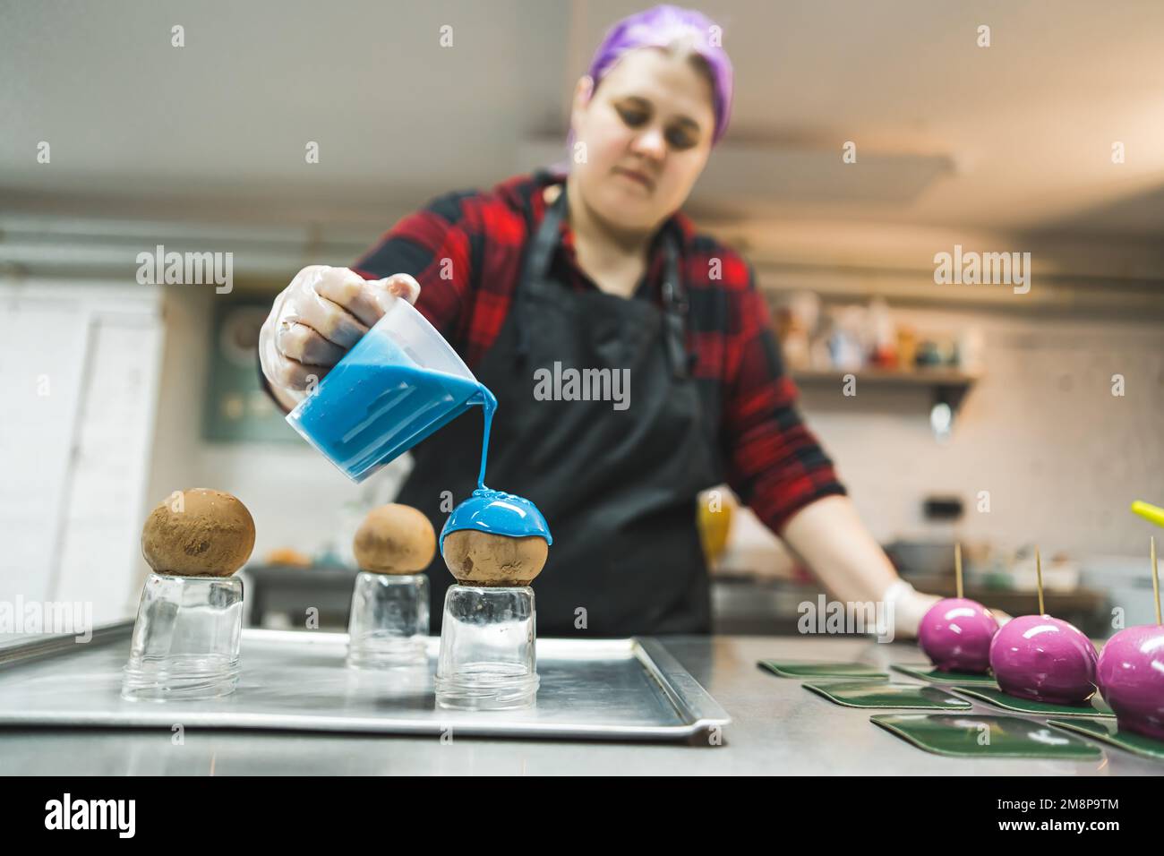 Female baker glazing dessert hi-res stock photography and images - Alamy