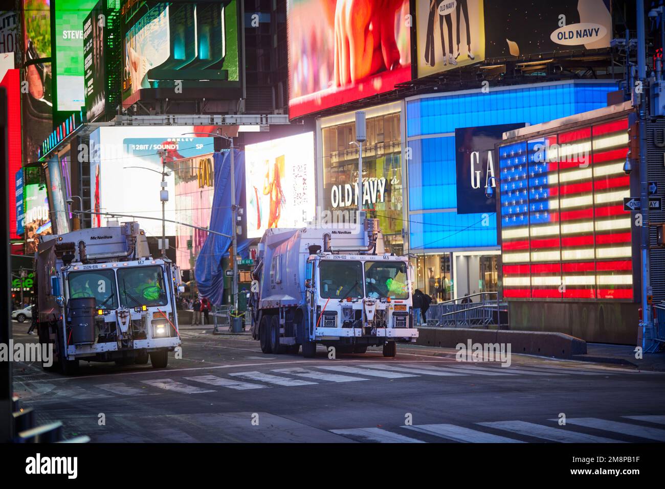 New York city Time Square trash collection Stock Photo - Alamy