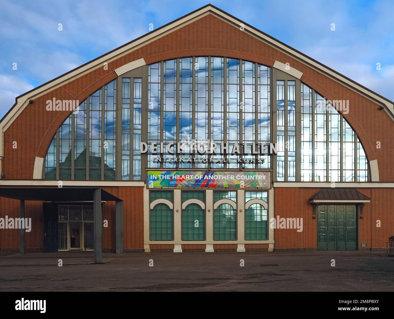 Deichtorhallen museum of international art in Hamburg Stock Photo - Alamy