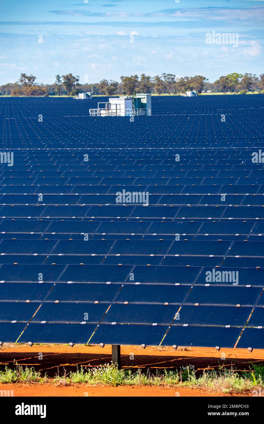 Large scale solar power farms australia hi-res stock photography and ...