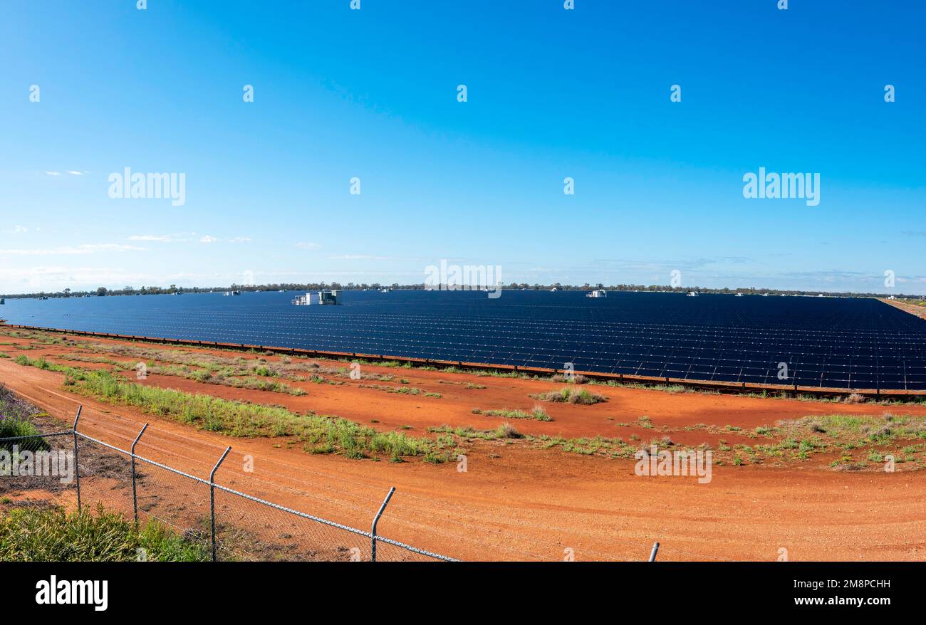 Large scale solar power farms australia hi-res stock photography and ...