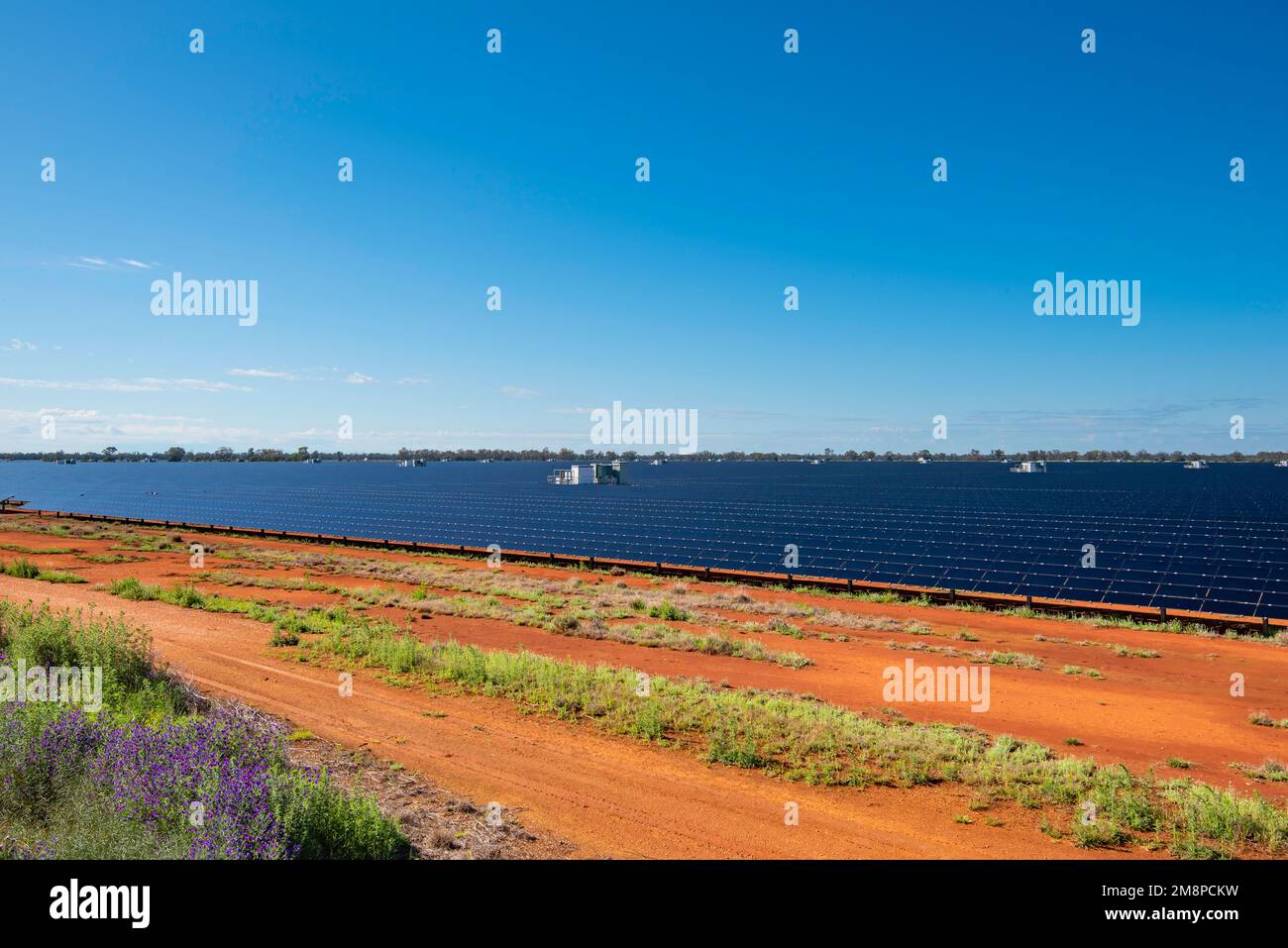 Large scale solar power farms australia hi-res stock photography and ...