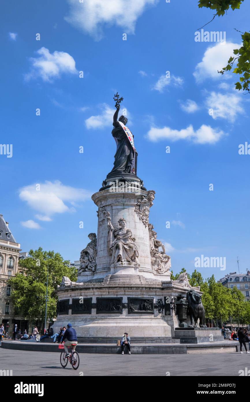 Marianne france statue hi-res stock photography and images - Alamy