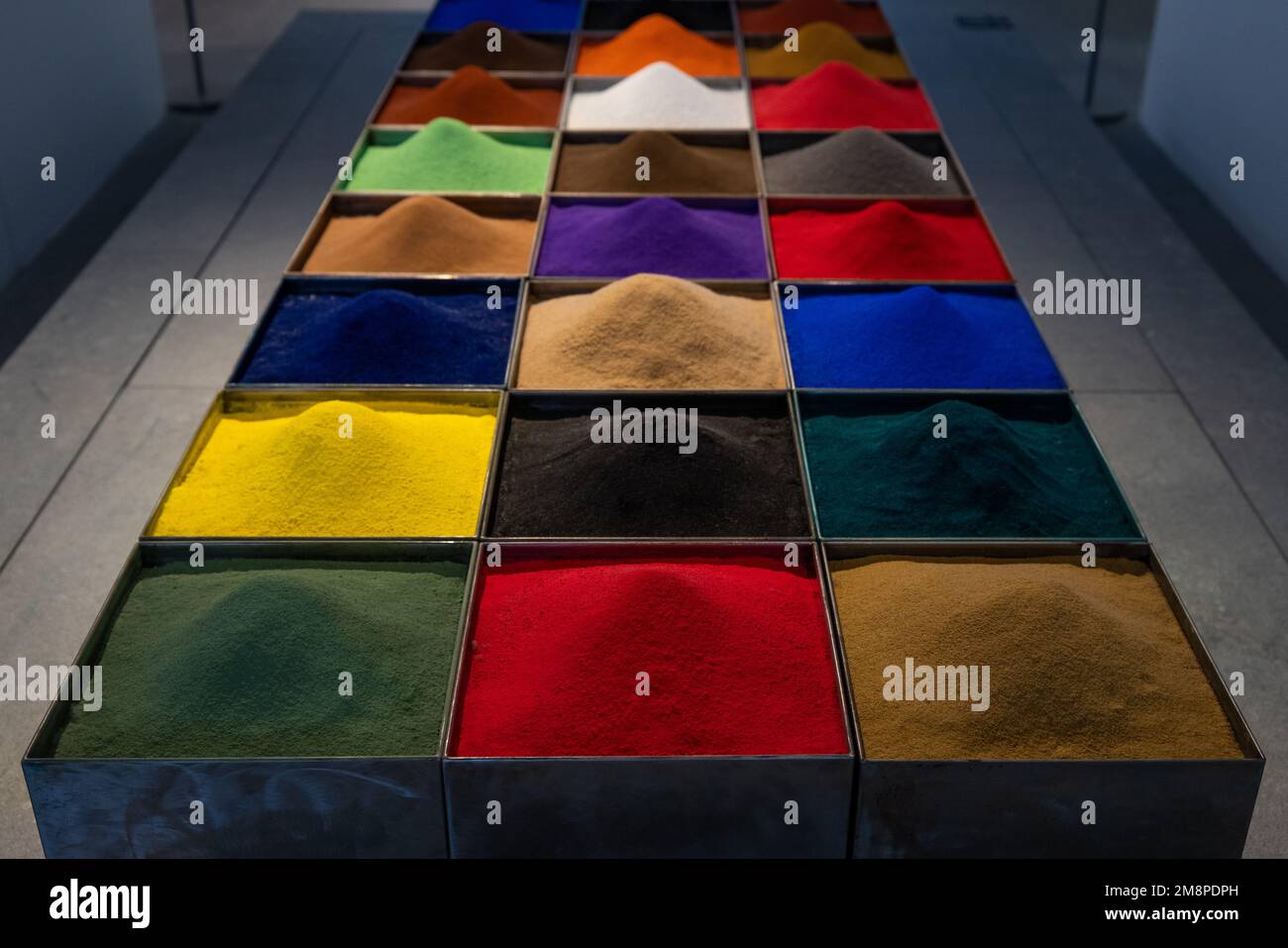 Abu dhabi art installation hi-res stock photography and images - Alamy