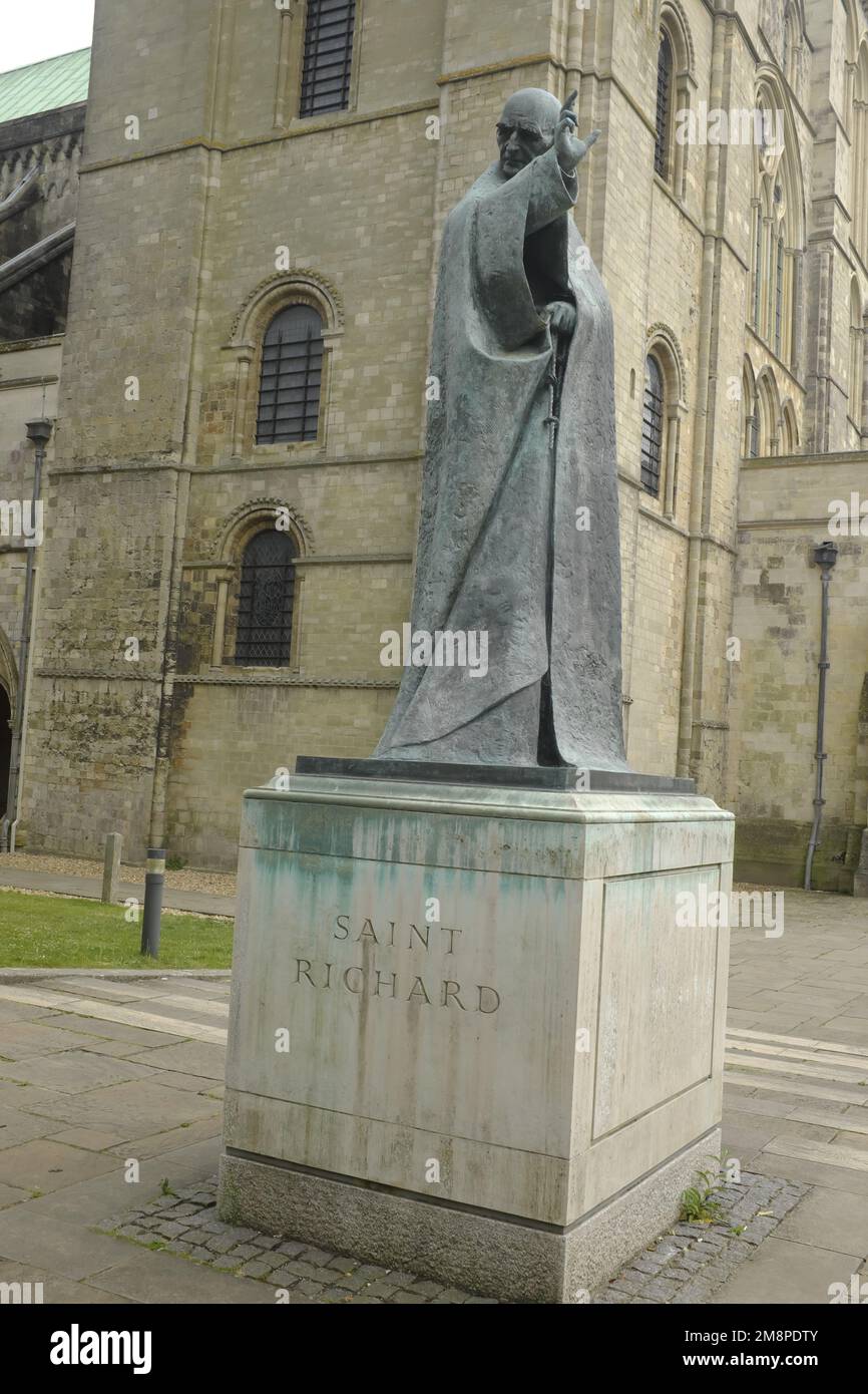 Statue of saint richard hi-res stock photography and images - Alamy