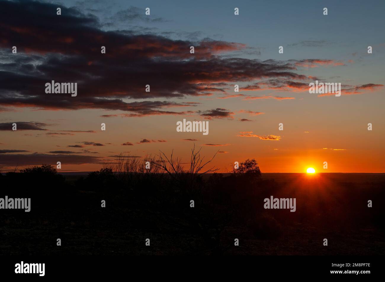 White Cliffs Australia, sun on the horizon in outback NSW Stock Photo ...