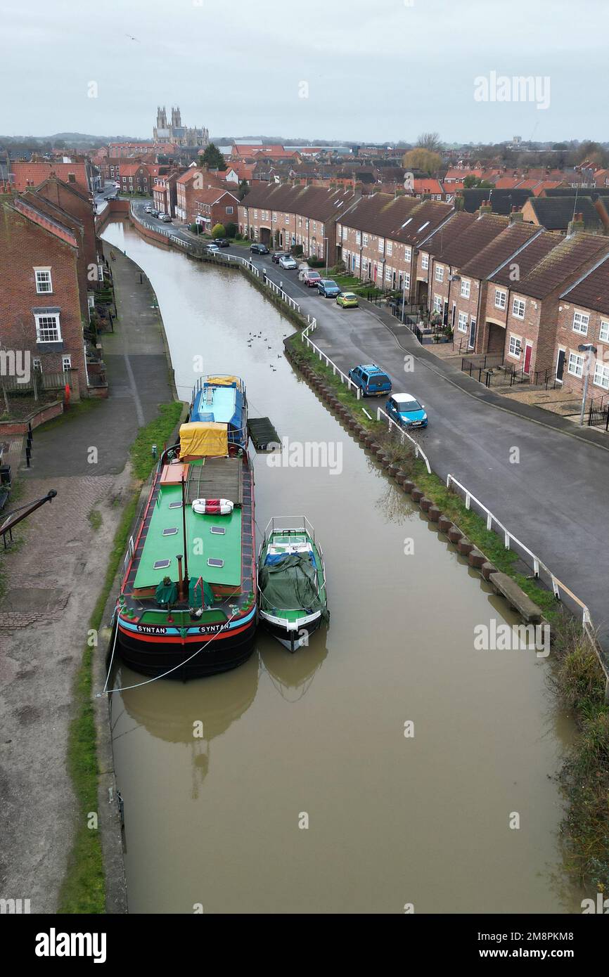 Coal barge industrial revolution hi-res stock photography and images ...