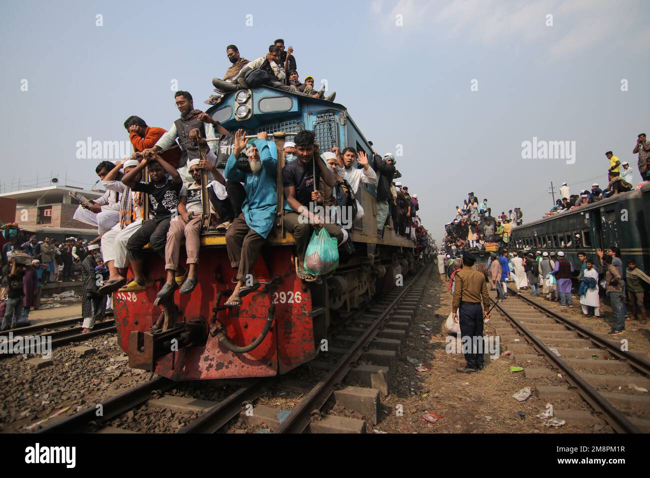 Dhaka, Dhaka, Bangladesh. 15th Jan, 2023. Muslim devotees travel by ...