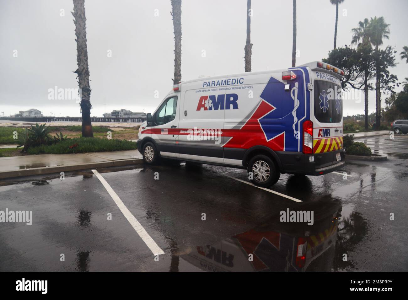 American medical response amr ambulance hi-res stock photography and ...
