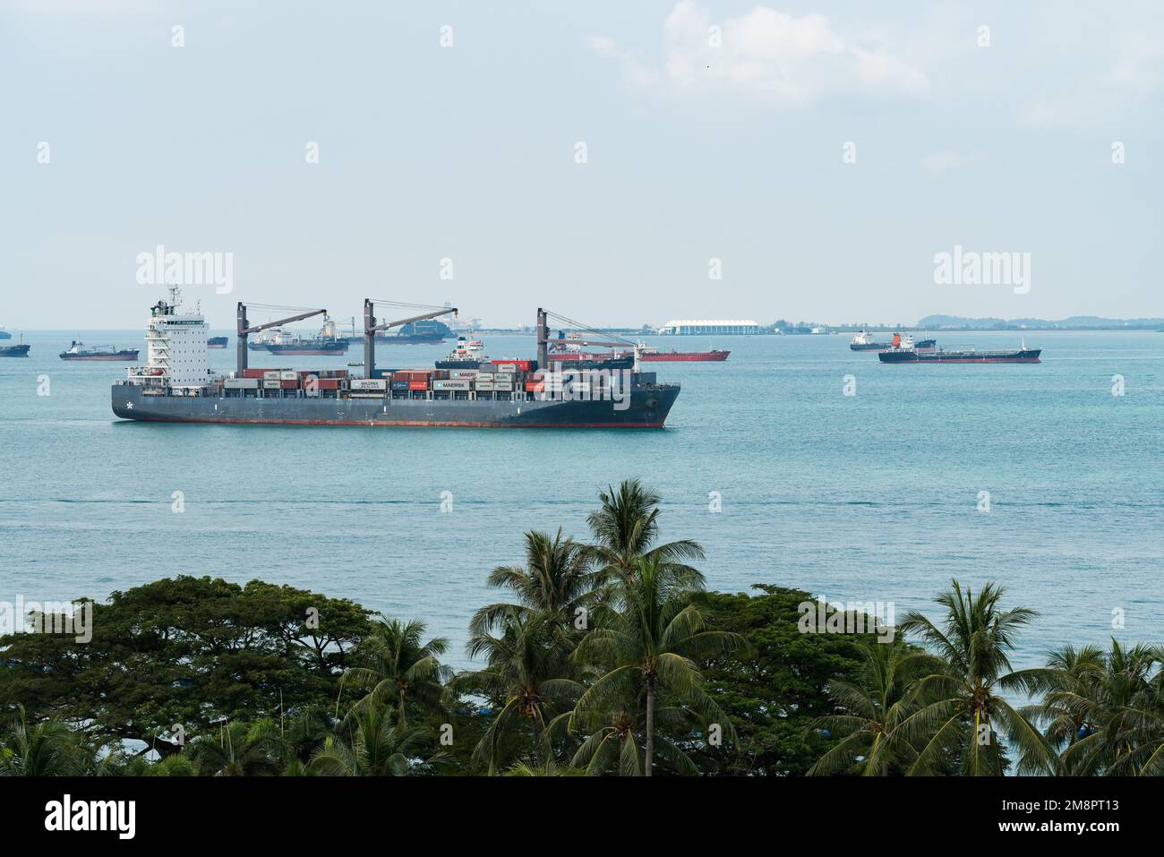 The Singapore strait of malacca Stock Photo - Alamy