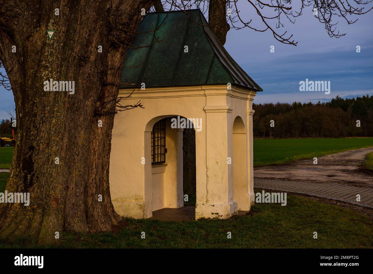 View stone chapel golden hi-res stock photography and images - Alamy