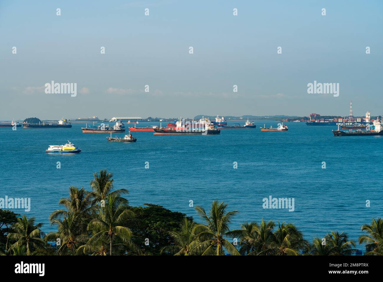 The Singapore strait of malacca Stock Photo - Alamy