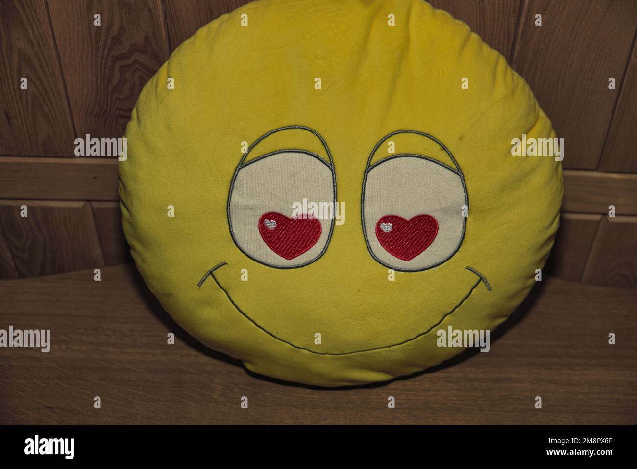 Round emoticon hi-res stock photography and images - Alamy