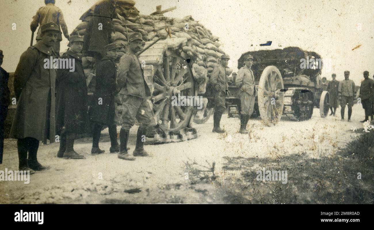 WW1 - first world war, italian soldiers transporting material to build ...