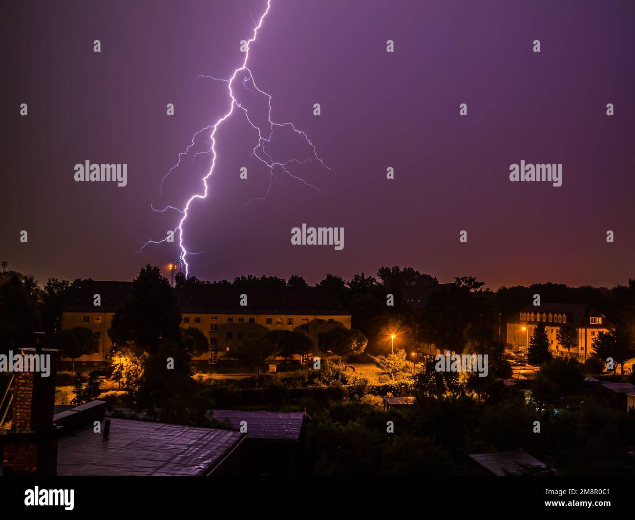 Lightning over house hi-res stock photography and images - Alamy